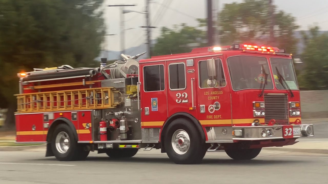 LACoFD Engine 32 Responding Code 3 - YouTube