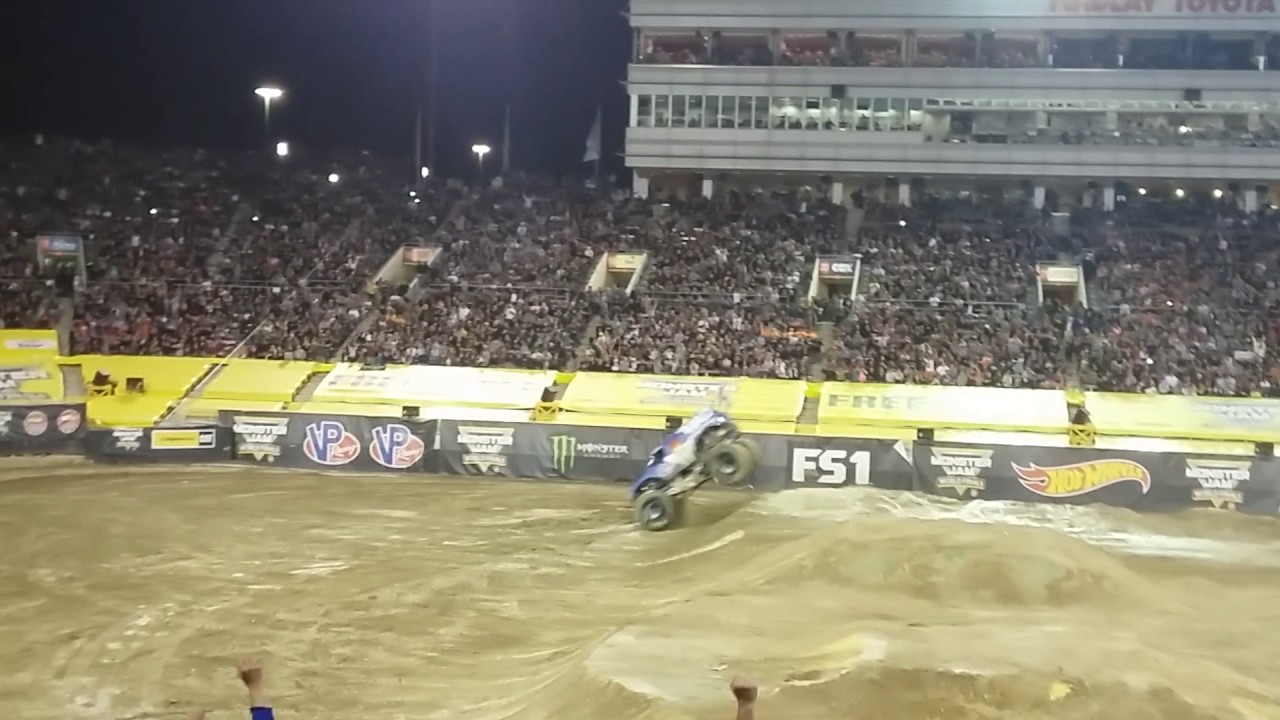 Monster Jam VP Racing Fuel's Mad Scientist front flip - YouTube