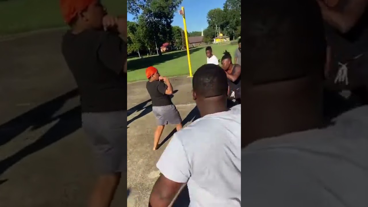 2 studs fight for girlfriend - YouTube