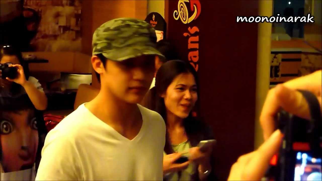 130913 หมาก ปริญ after Star Chat w/ fans @ Maleenont Tower - YouTube