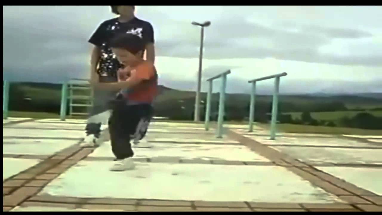 Chinos Bailando Dembow Dominicano - YouTube