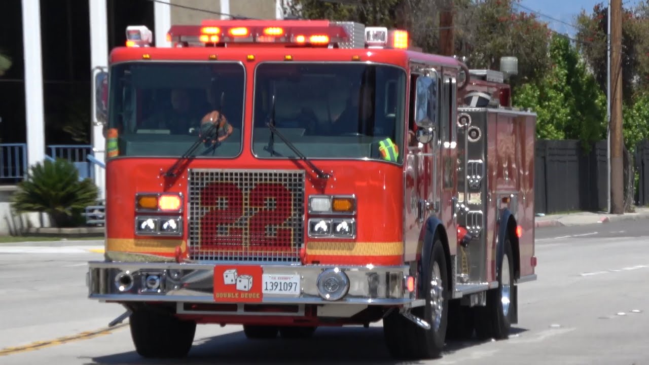 LACoFD Engine 3 & Engine 22 Responding - YouTube