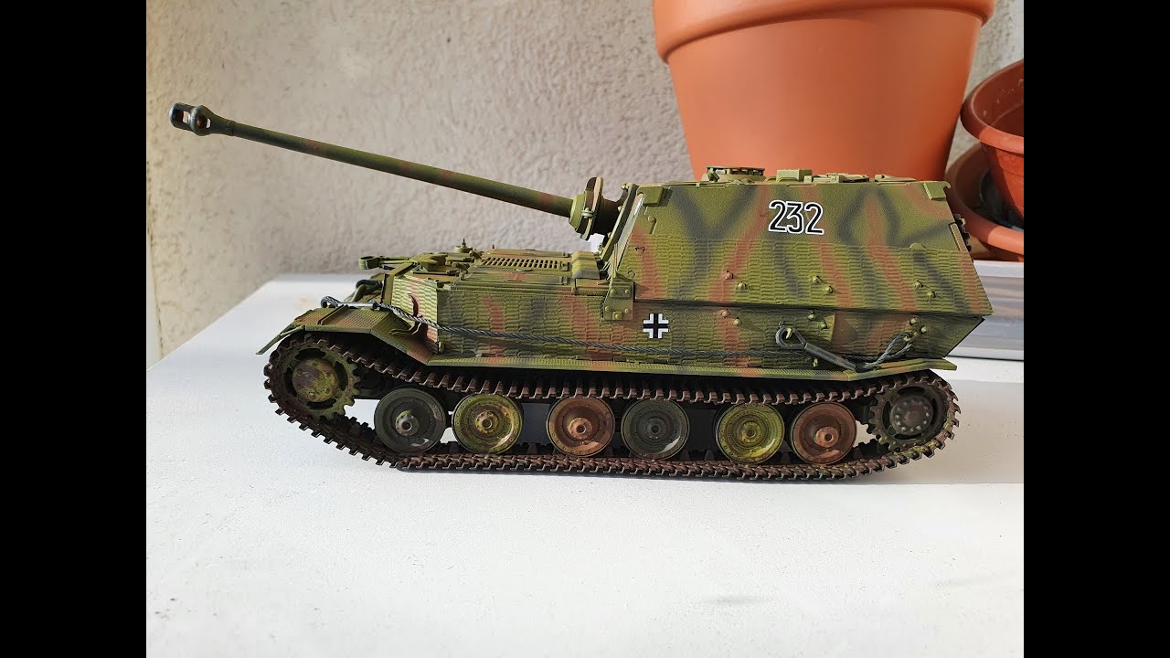 Tamiya Elefant modeļa izpakošana un montāža. Unpacking and assembling ...