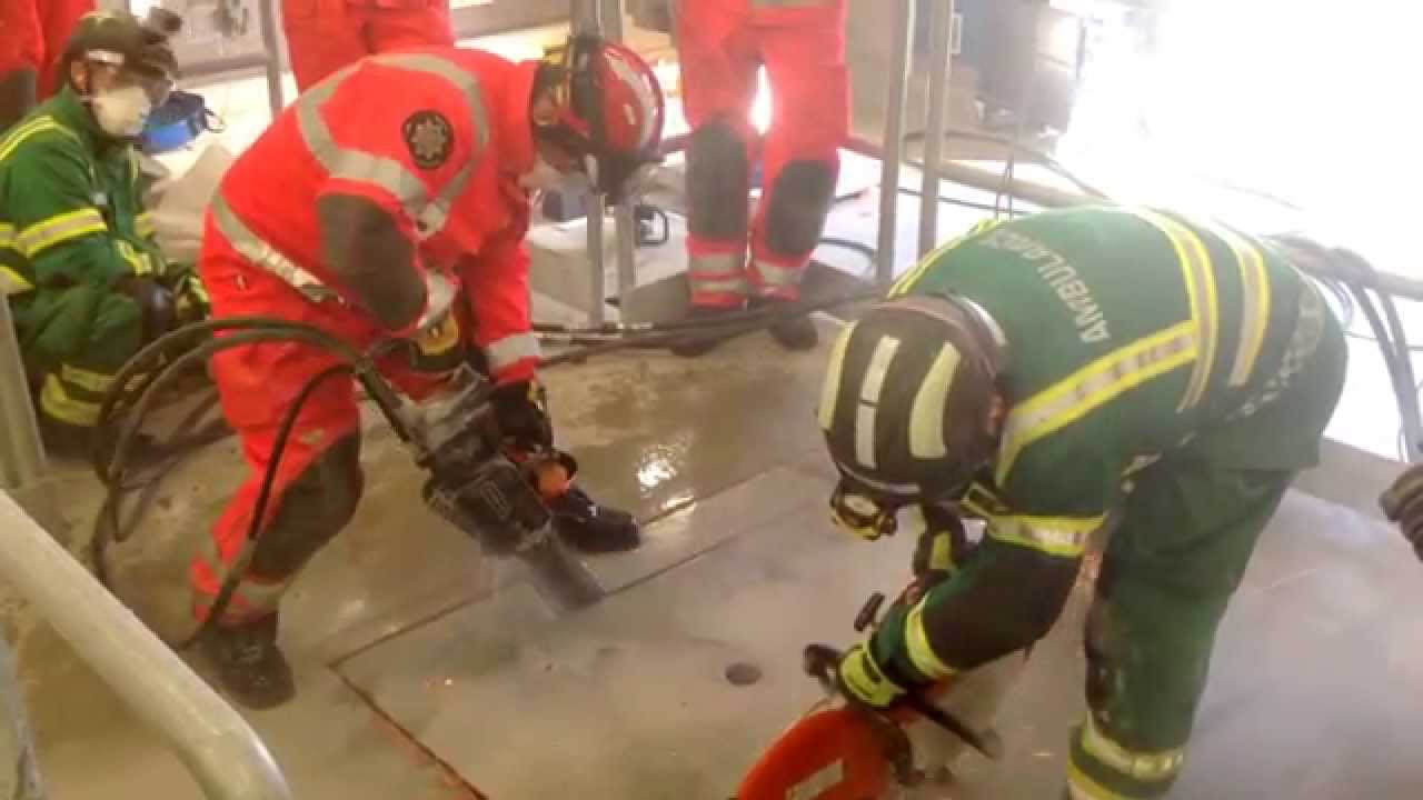 WMAS HART Training with West Midlands Fire Service Technical Rescue ...