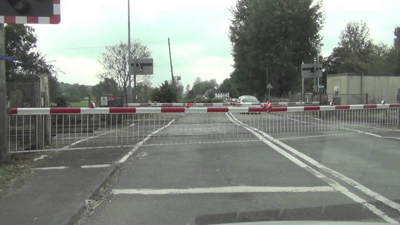 Etchingham Level Crossing - YouTube