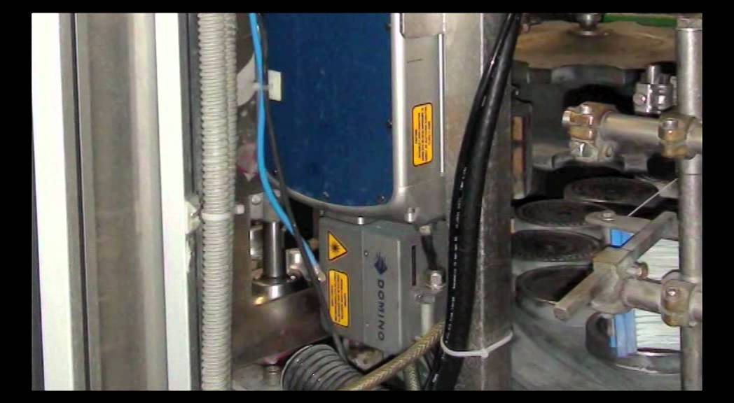 Domino Marquage : Marquage Laser D320i - YouTube