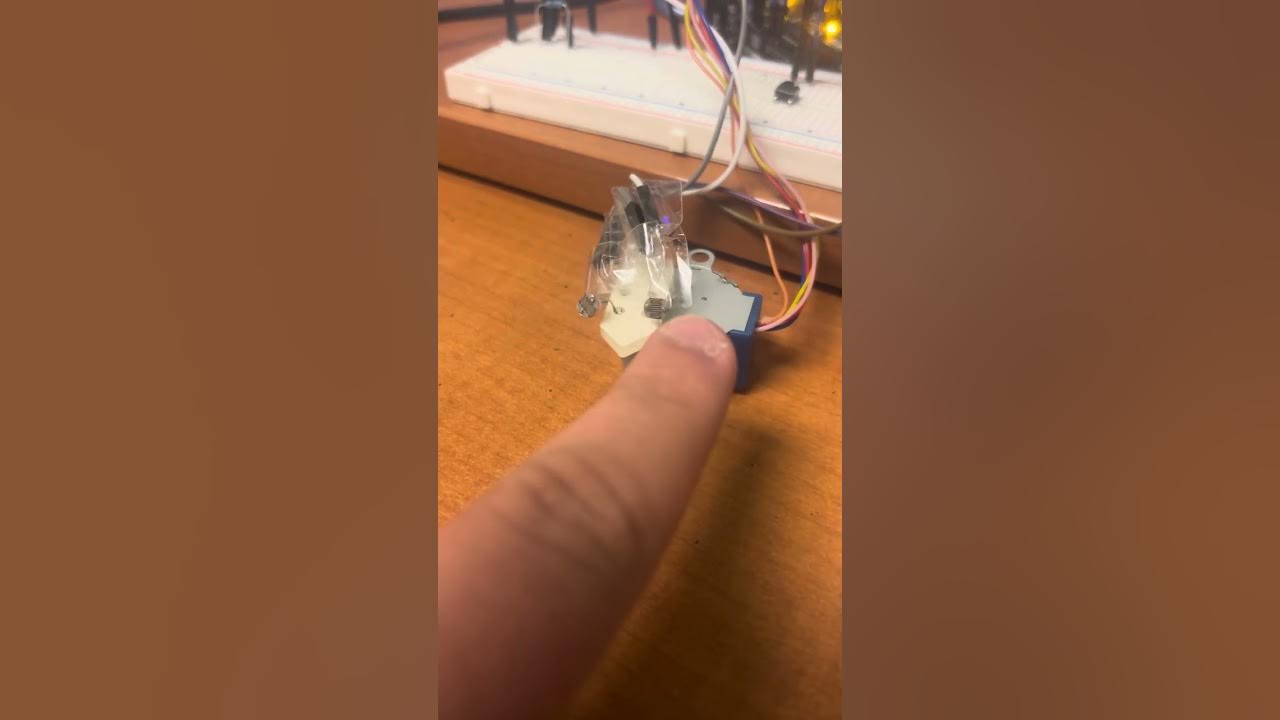 Light tracking Arduino - YouTube