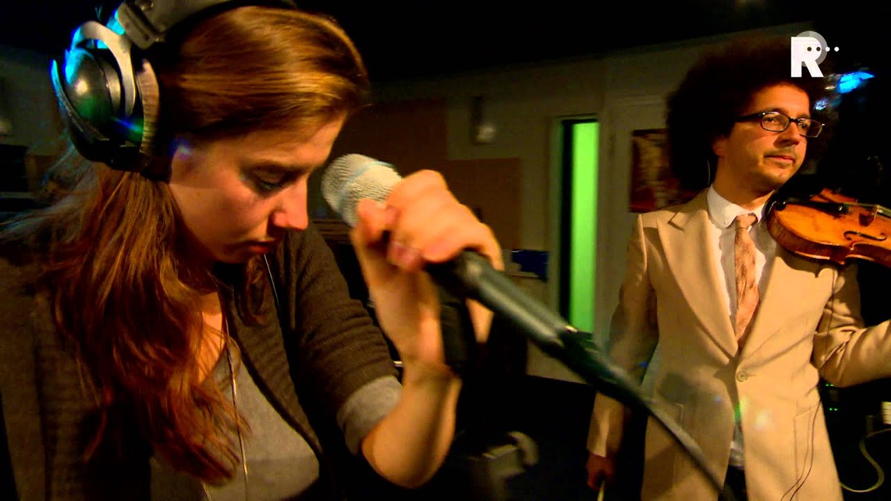 Live uit Lloyd - Lady Dandelion - All Over Me - YouTube