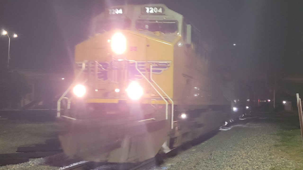 Union Pacific 7204 leads a northbound Herzog train through Taylor Texas ...
