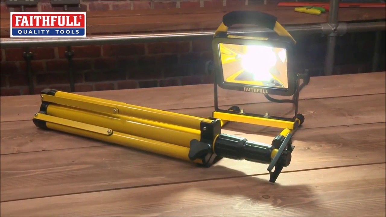 Faithfull Site Work Light with Tripod 1800 Lumen 110 or 240 Volt - As ...