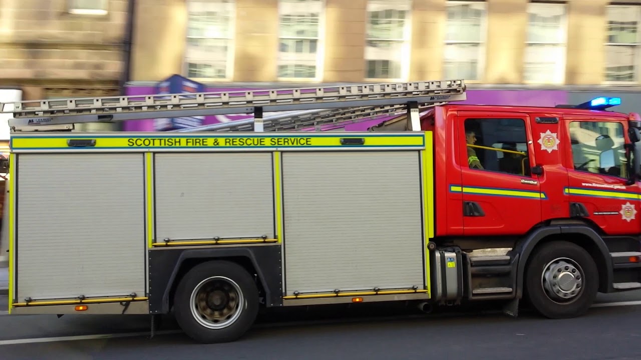 Scottish Fire Engine responding in Edinburgh. - YouTube