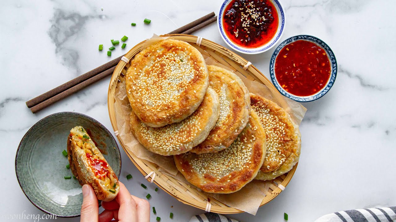 Guo Kui '锅魁' - Crispy Stuffed Flatbread - YouTube