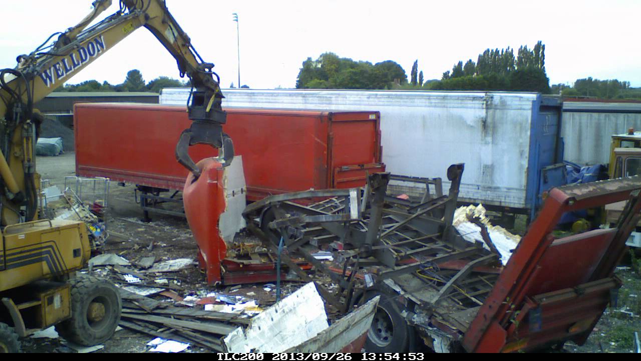 Timelapse stripping trailer of wood and alli - YouTube