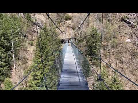 Freihängende Silgin Pruastg Hängebrücke bei Lumnezia Ilanz (GR)