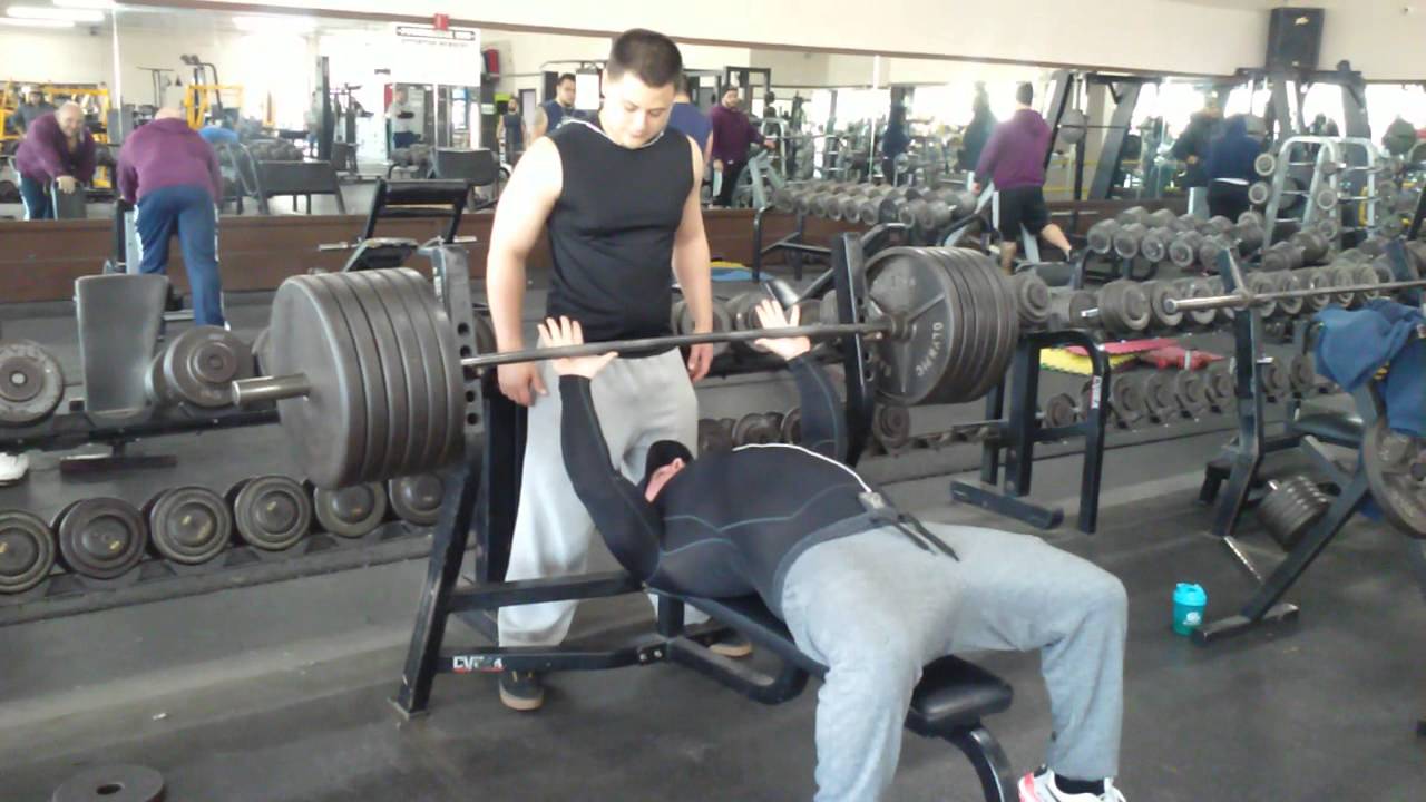 585 raw bench easy - YouTube