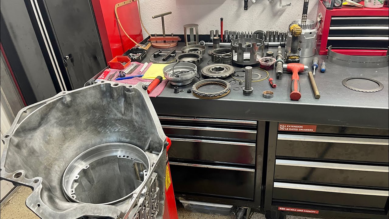 700R4 Rebuild PT6: Case Assembly - YouTube