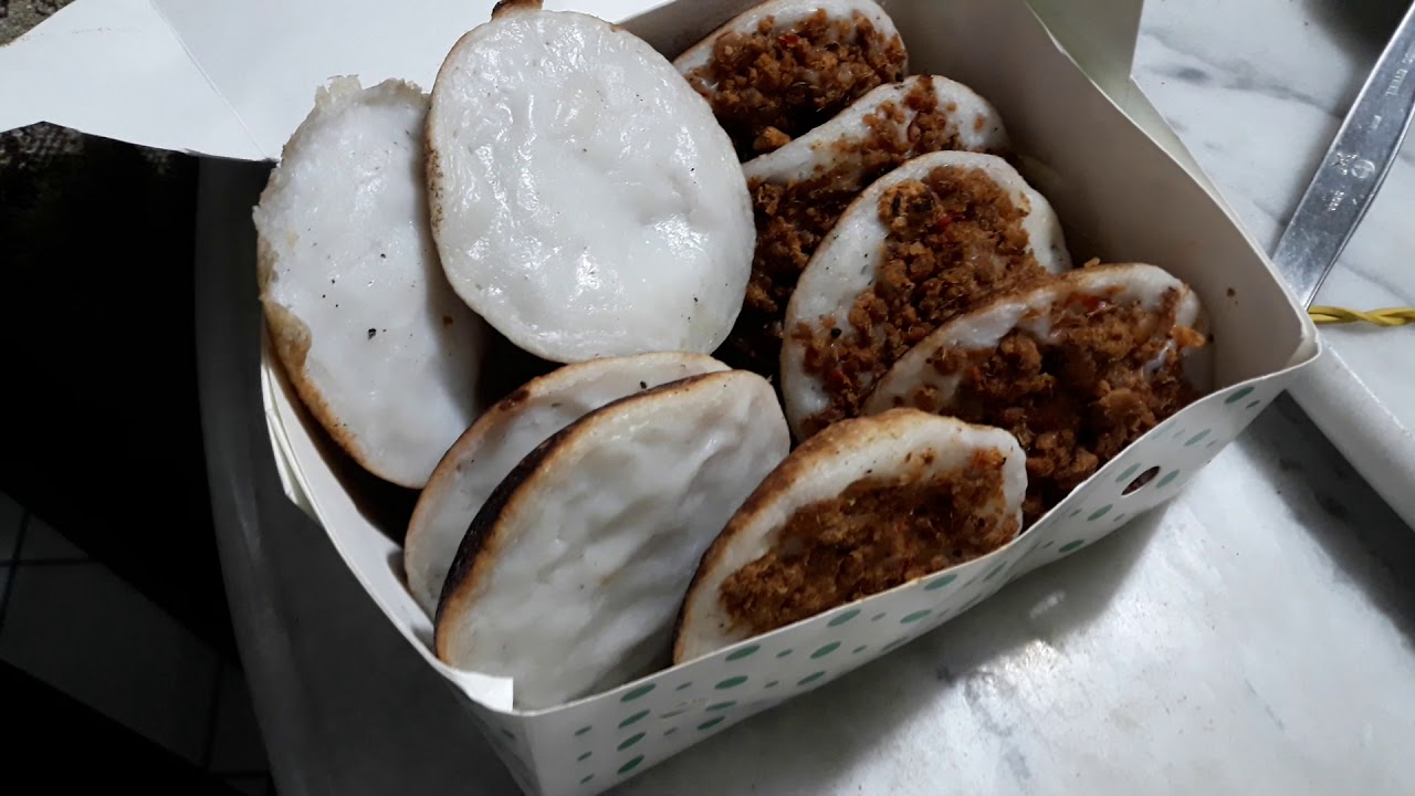 Jajanan Traditional Kue Serabi atau kue Surabi di Kopo Permai Bandung ...