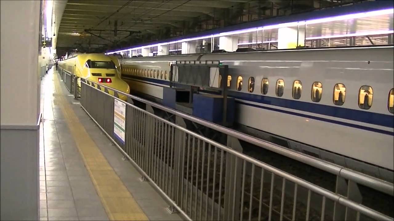 Bullet train - Shinkansen series 923 Doctor Yellow - YouTube