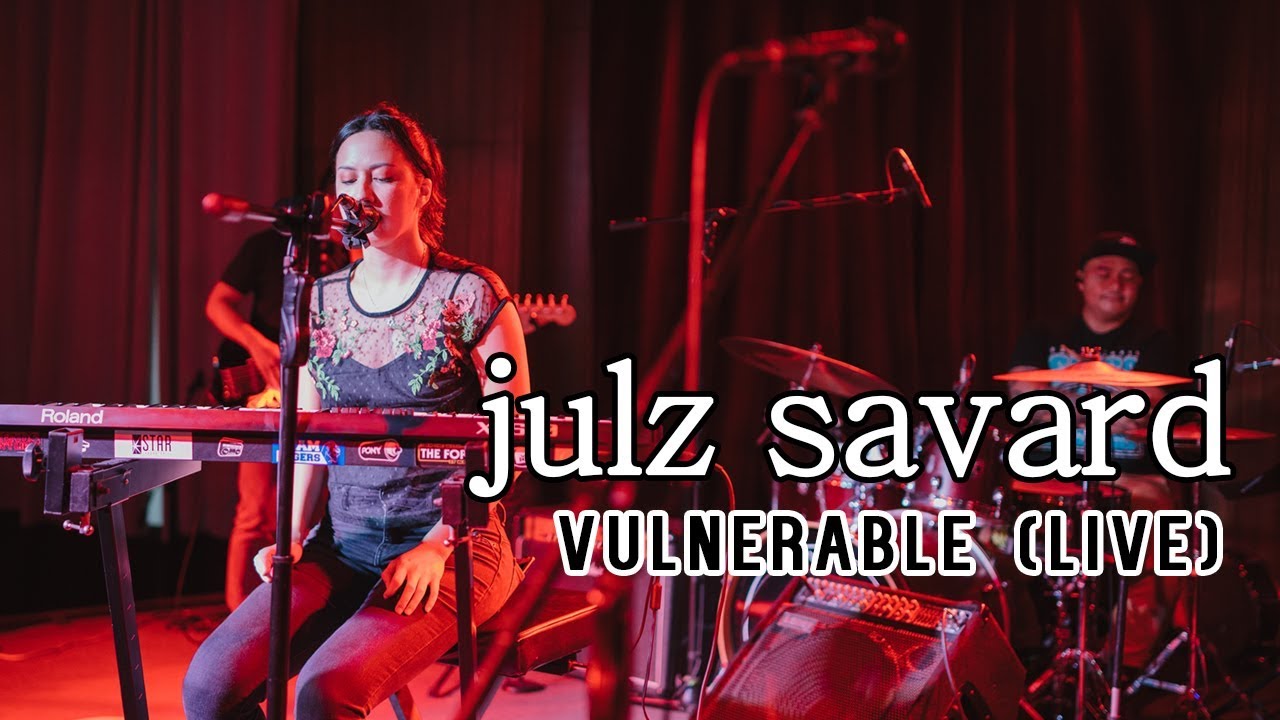Julz Savard - Vulnerable (Live at 12 Monkeys) - YouTube