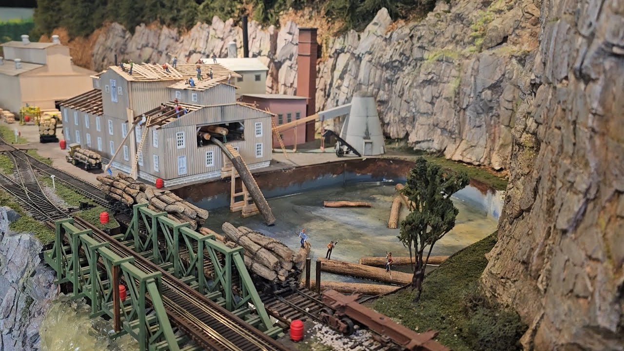 More great scenes on Larry Orndorff's HO Scale Layout! Part 2! A town ...