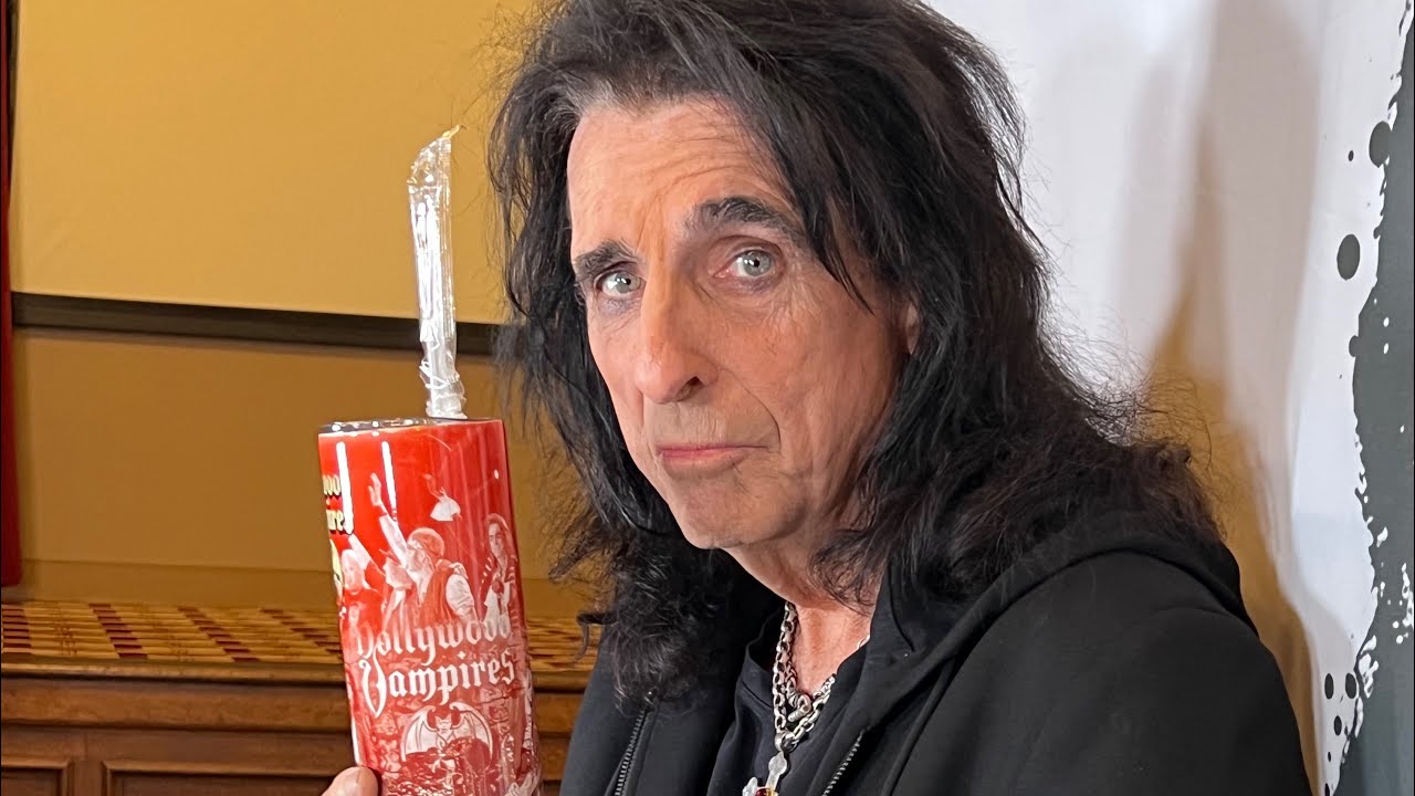 Alice Cooper and Tommy Henriksen Receive a Gift! - YouTube