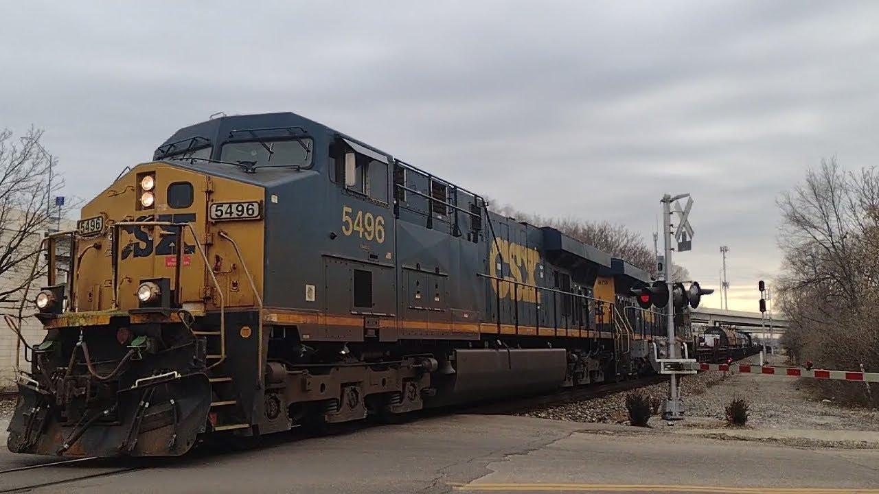 CSX B523 Heading Into Downtown - YouTube