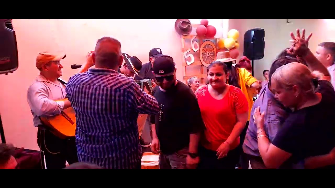 En el Cumple de Rey Gomez - YouTube