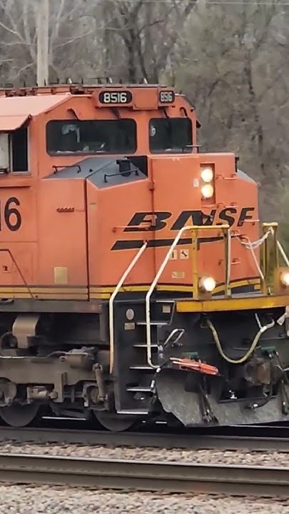 ONE LOUD K5LLA HORN ON THIS BNSF ACE! #shorts #trains - YouTube