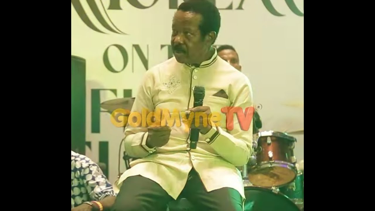 KING SUNNY ADE BRINGS BACK OLD MEMORIES AS HE PEPPERS FANS WITH COOL TUNES - YouTube