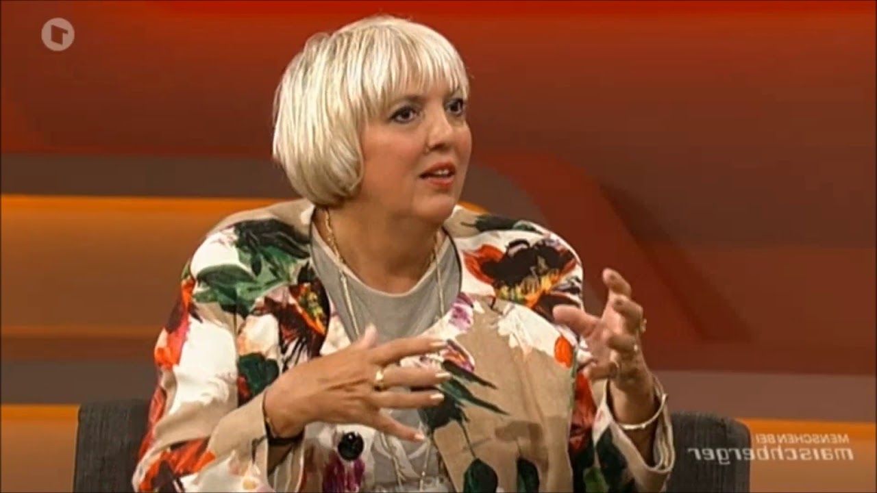 Claudia Roth über Flüchtlinge: Nicht alle sind verwertbar - YouTube
