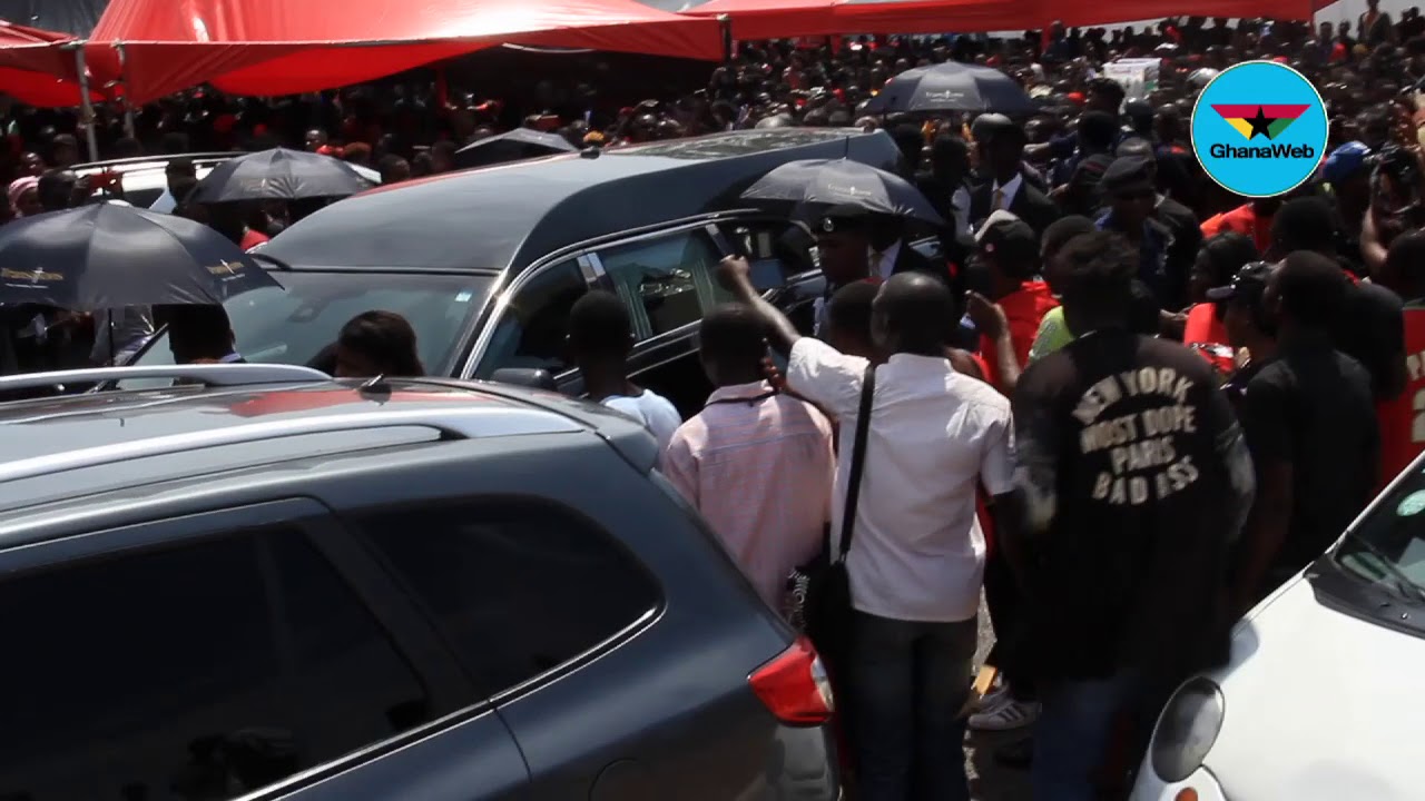 Thousands follow Ebony's remains to Osu Cemetery for burial - YouTube