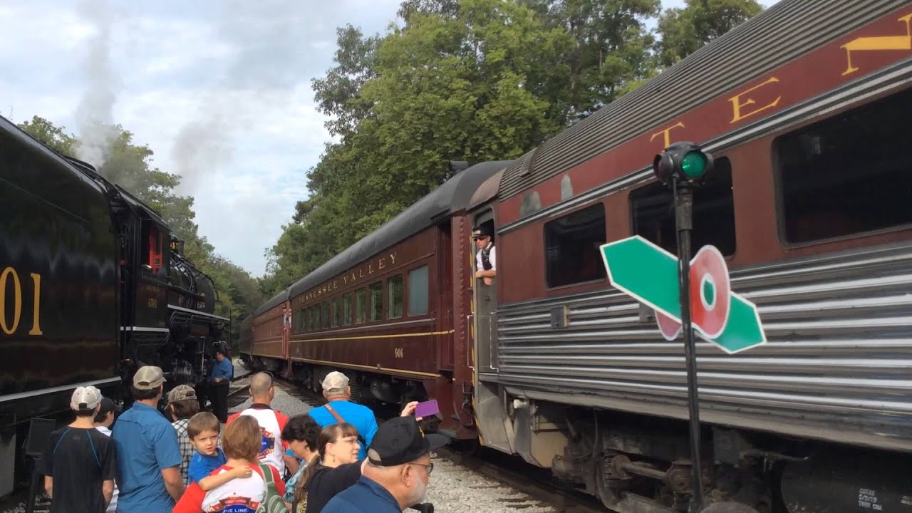 Southern 630 arriving at TVRM Railfest 2014 - YouTube