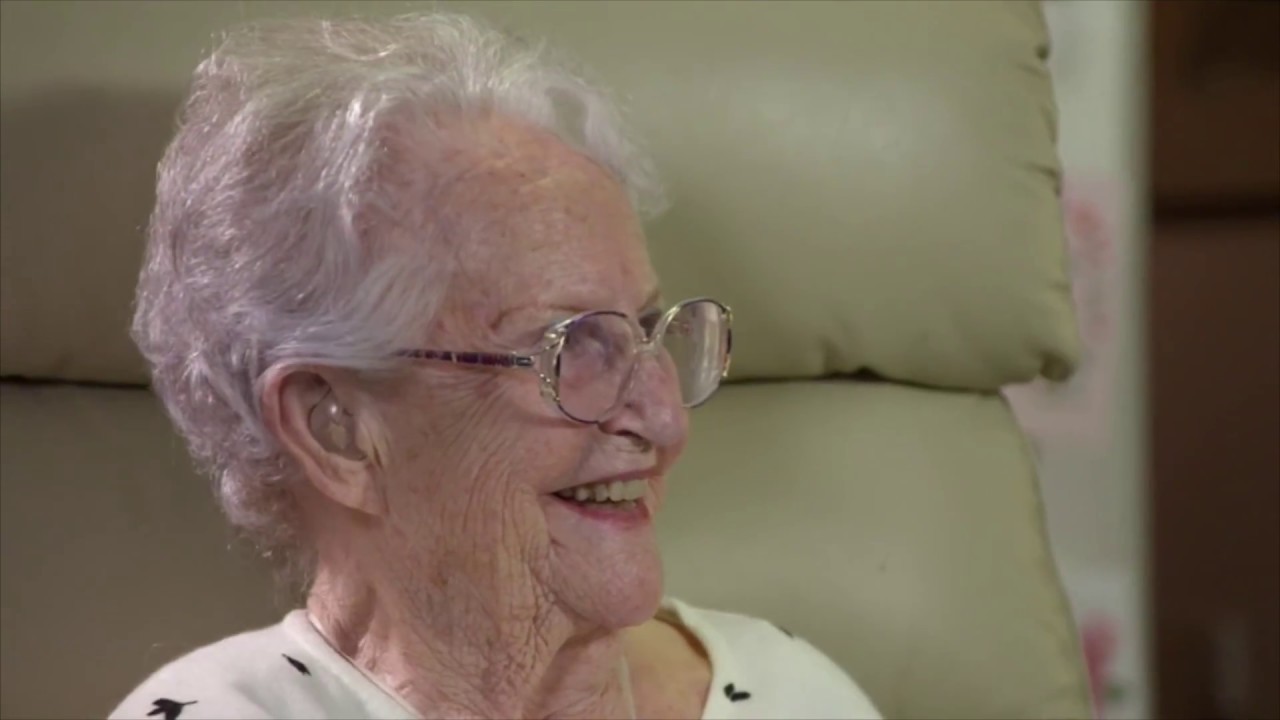 1930s vocalist Helen Clare revisits the Grosvenor House Hotel - YouTube
