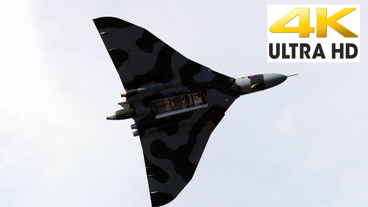 Avro Vulcan XH558 - Southport Airshow 2015 Display [4k] - YouTube