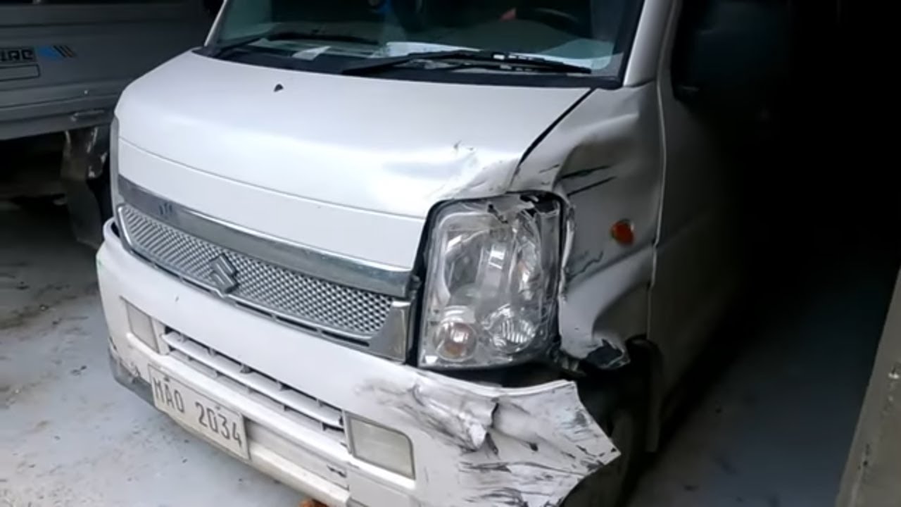 Unexpected Car Acceleration - A very terrifying out of control crash ...