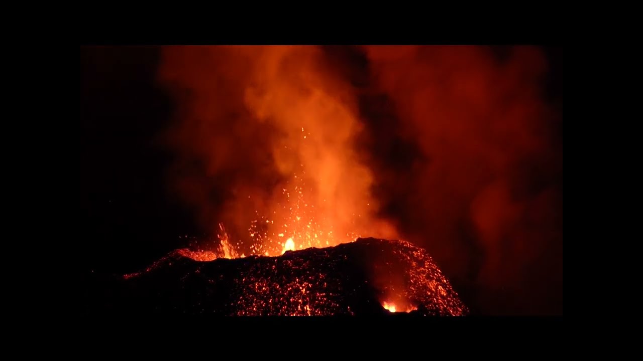 Vulkan Piton de la Fournaise auf Reunion, Ausbruch Oktober 2022 - YouTube