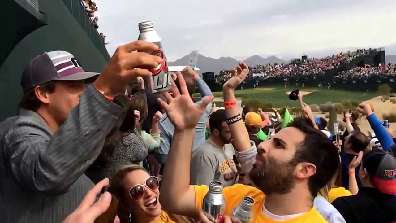 Beer chug @ 16th hole #wasteManagement - YouTube