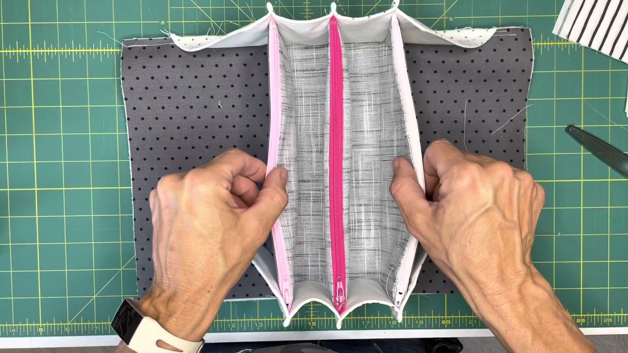 Step 6: Attaching the Inside Pockets to the Outer Panel - YouTube