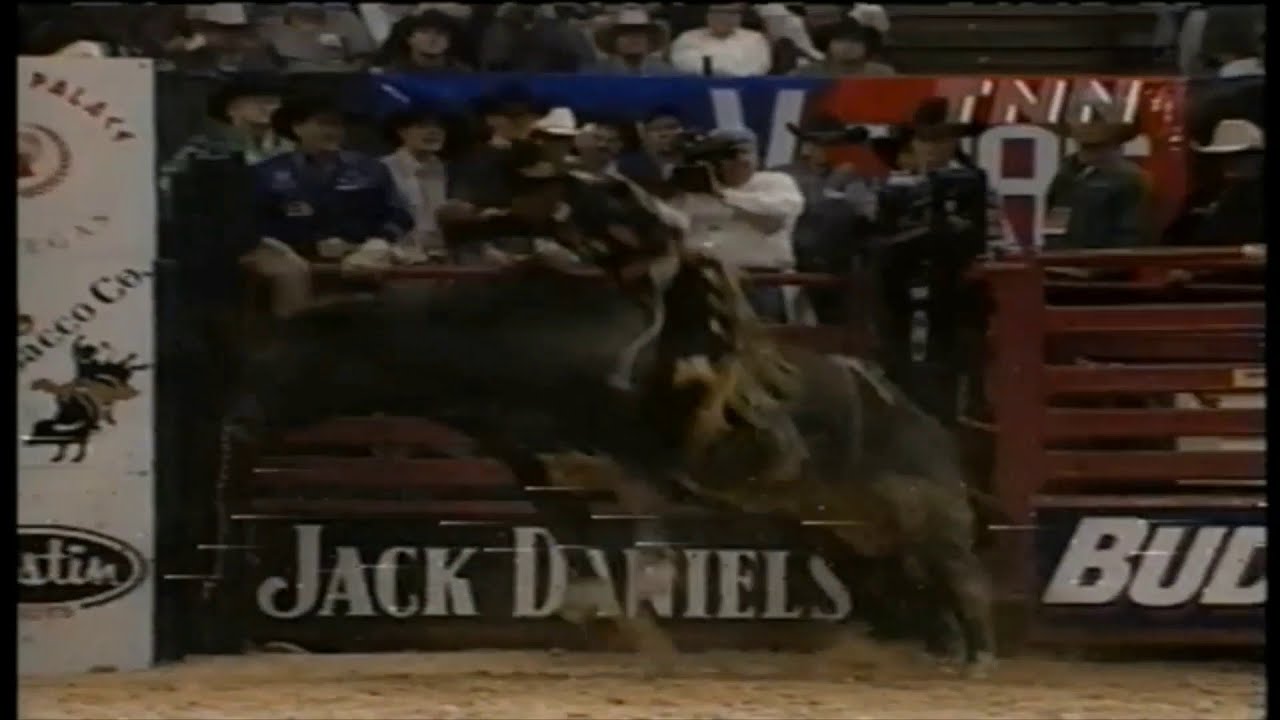 High Rise bucks Clint Branger - 99 PBR Finals - YouTube