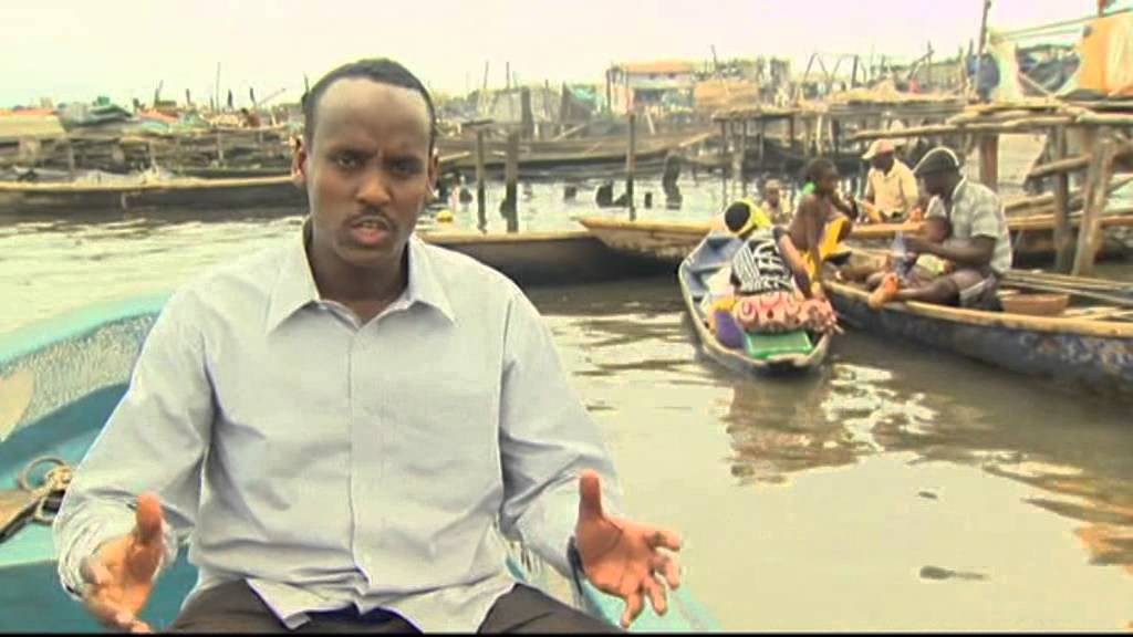 Homeless battle in Nigeria's 'water' slum - YouTube