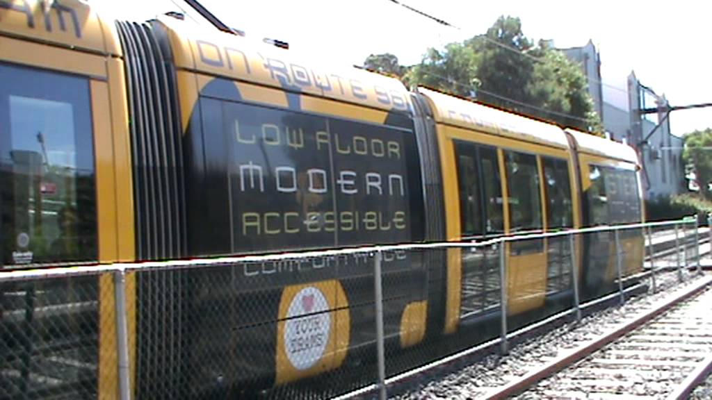 Bumblebee tram 1 C2 5123 arrives at South Melbourne Station - YouTube