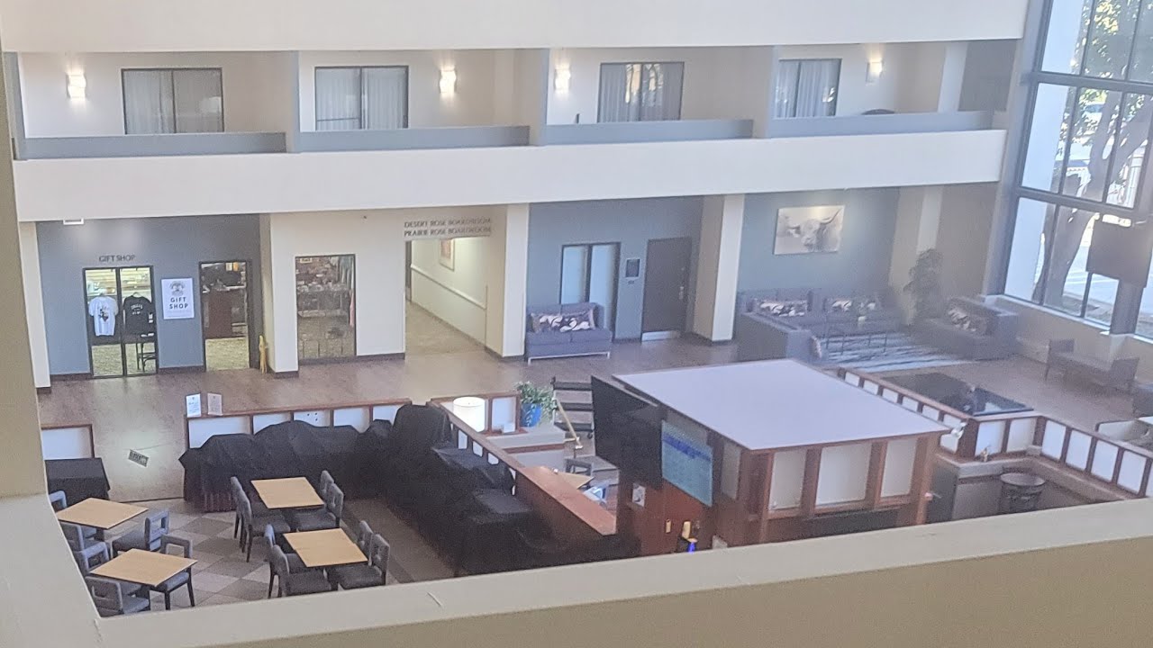 Chillin in a nice hotel - YouTube