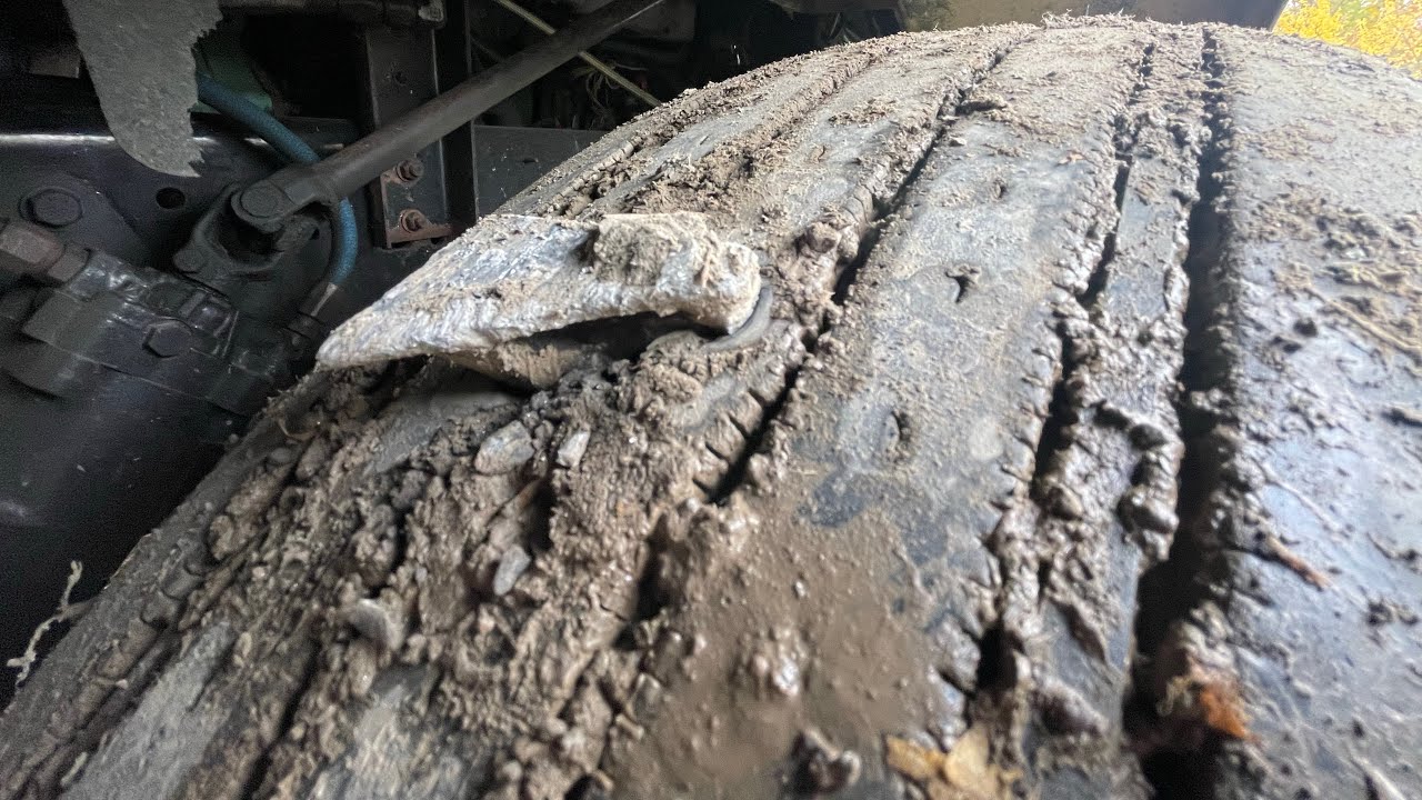 Un pedazo de metal daña una llanta del camión #tire - YouTube