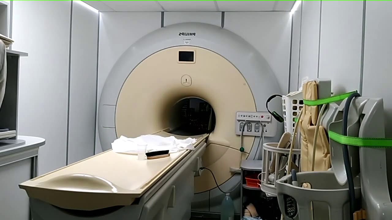 0012 MRI. Cleaning the coil exterior - YouTube