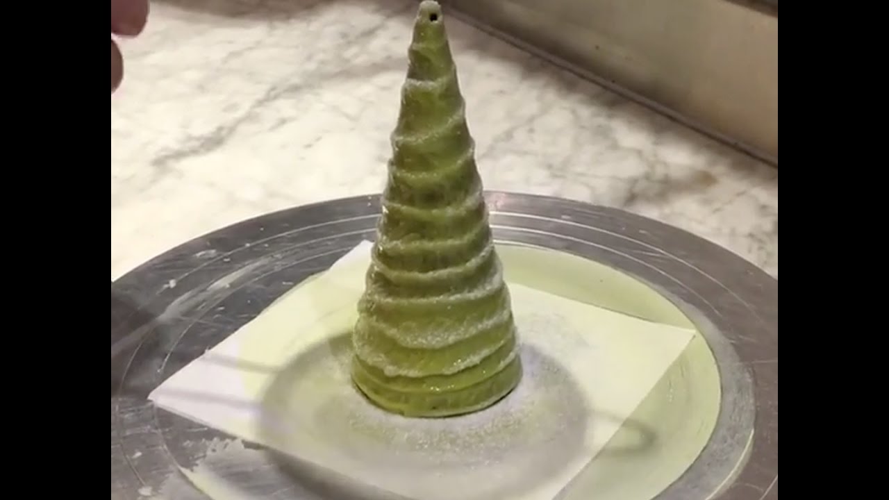 This world-famous pastry chef makes beautiful holiday-inspired desserts ...