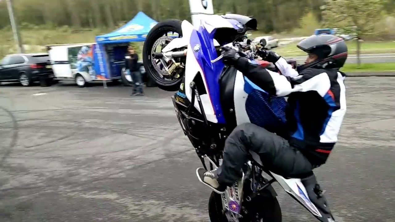 BWM S1000RR stunt - YouTube