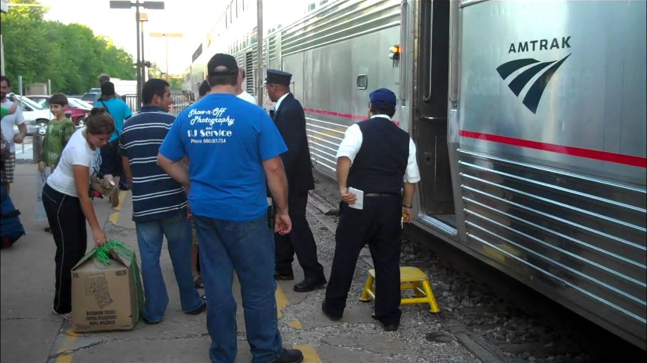 Amtrak SW Chief #3 with Penn cars at La Plata, Mo. - YouTube