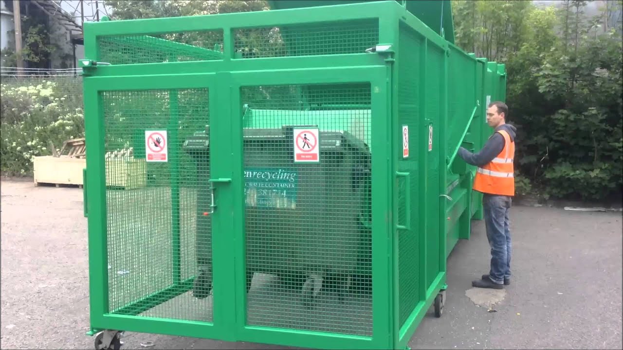 32 yard compactor in action - YouTube