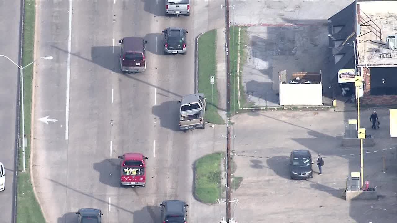 LIVE: Police chasing truck through Dallas County - YouTube
