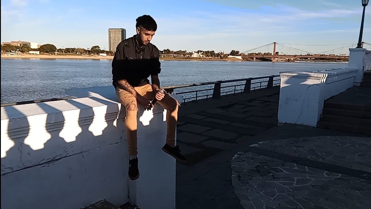 Niko Life - Diferente al resto (Videoclip Oficial) - YouTube